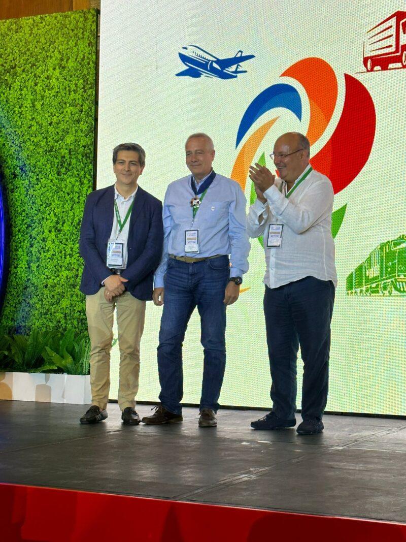 Pere Navarro recibe la medalla de mérito de FITAC en Colombia - Revista ...